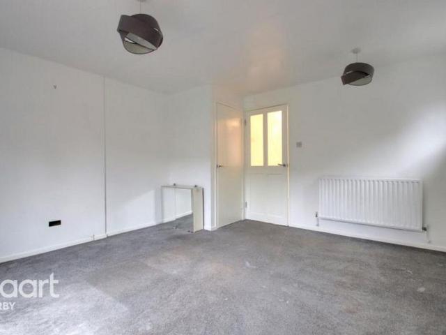 2 bedroom semi detached house to rent