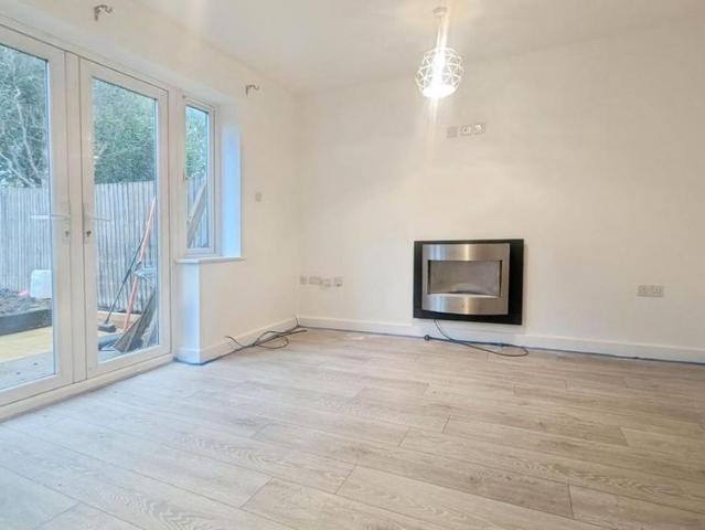 2 bedroom semi detached house to rent