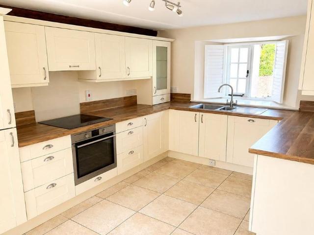 2 bedroom semi detached house to rent