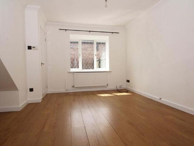 2 bedroom semi detached house to rent