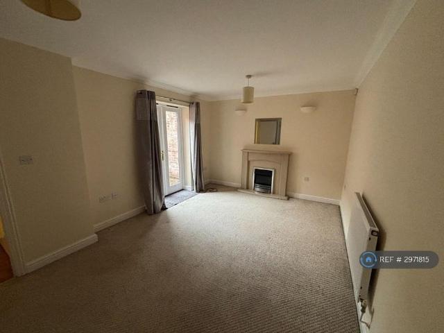 2 bedroom semi detached house to rent