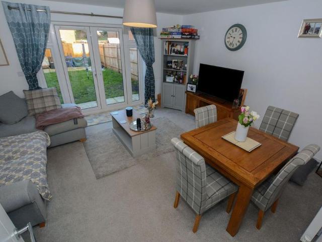 2 bedroom semi detached house to rent
