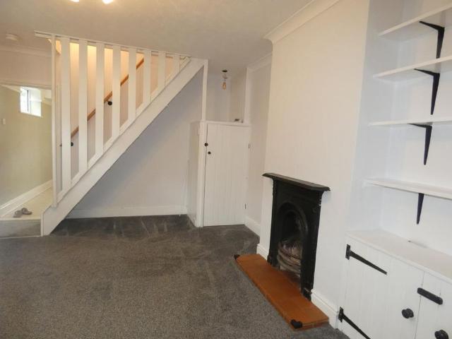 2 bedroom semi detached house to rent