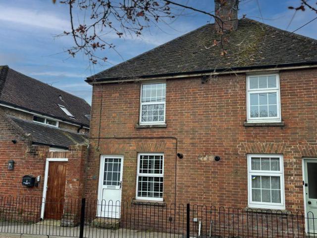 2 bedroom semi detached house to rent