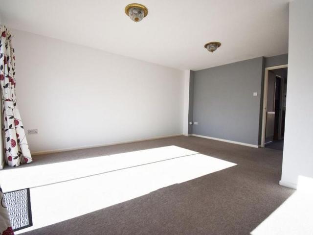 2 bedroom semi detached house to rent