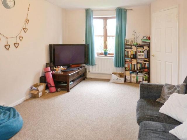 2 bedroom semi detached house to rent