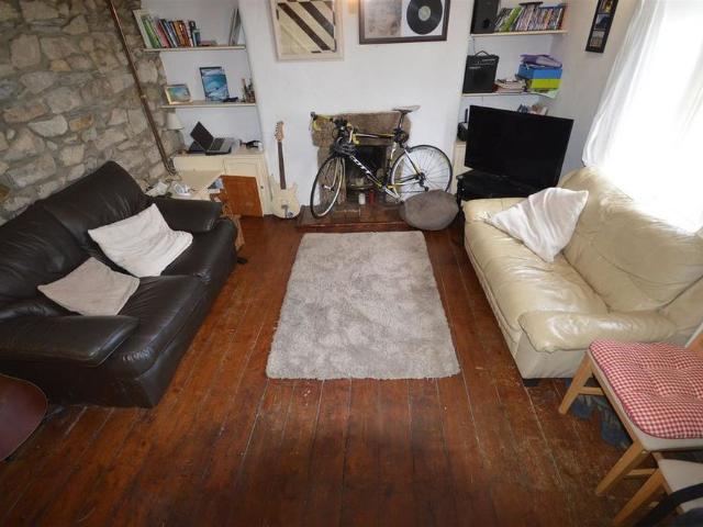 2 bedroom semi detached house to rent