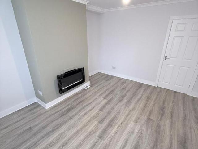 2 bedroom semi detached house to rent