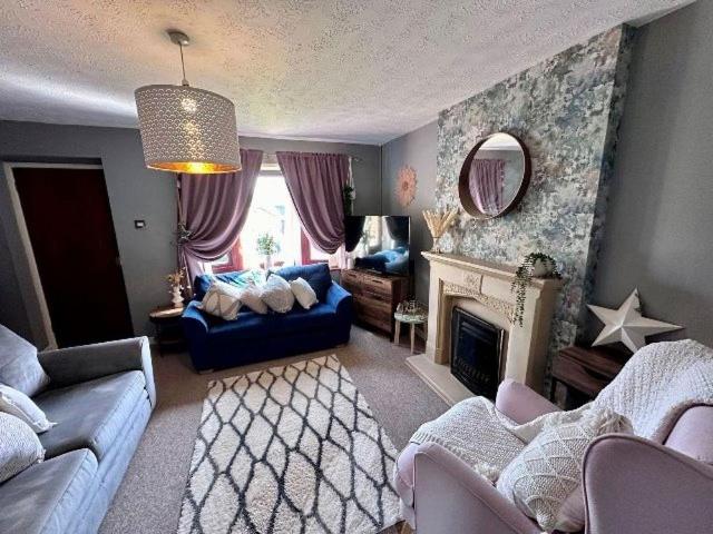 2 bedroom semi detached house to rent