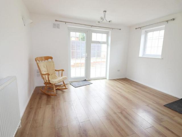 2 bedroom semi detached house to rent