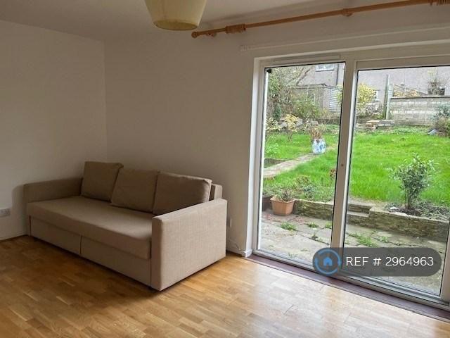 2 bedroom semi detached house to rent