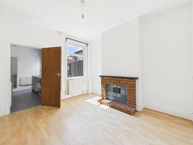2 bedroom semi detached house to rent
