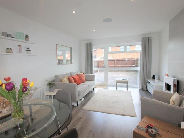 2 bedroom semi detached house to rent