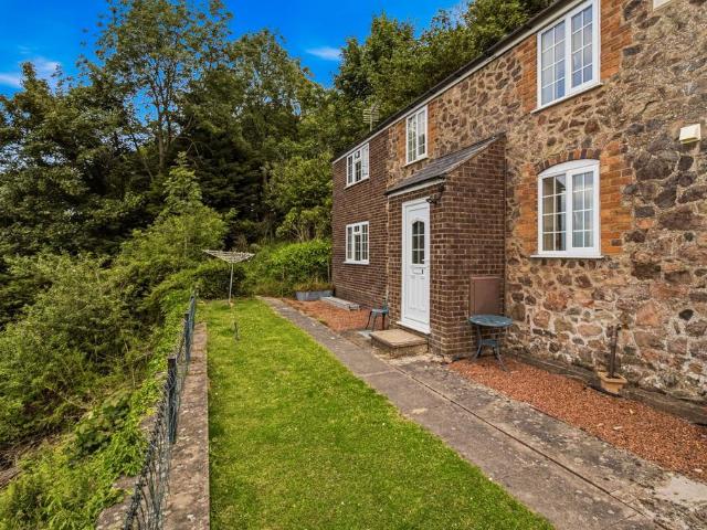 2 bedroom semi detached house to rent