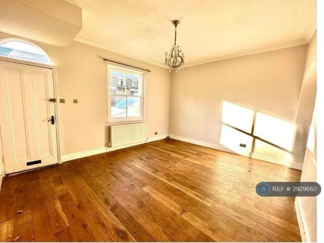 2 bedroom semi detached house to rent