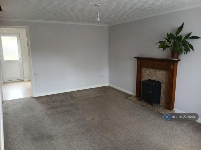 2 bedroom semi detached house to rent
