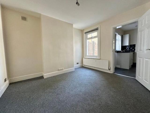 2 bedroom semi detached house to rent