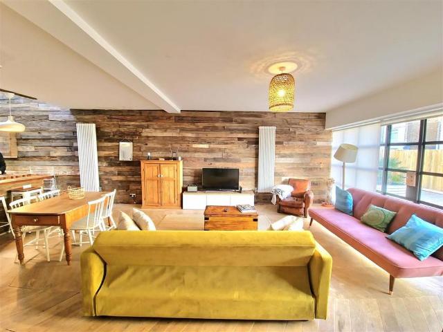 2 bedroom semi detached house to rent