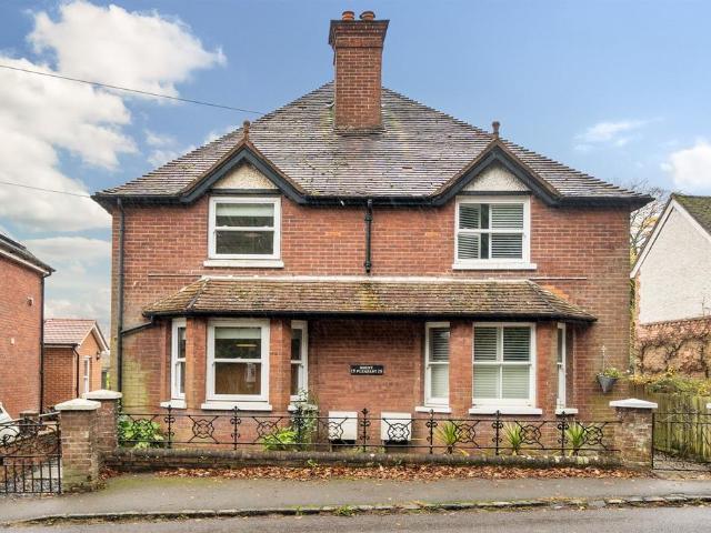 2 bedroom semi detached house to rent