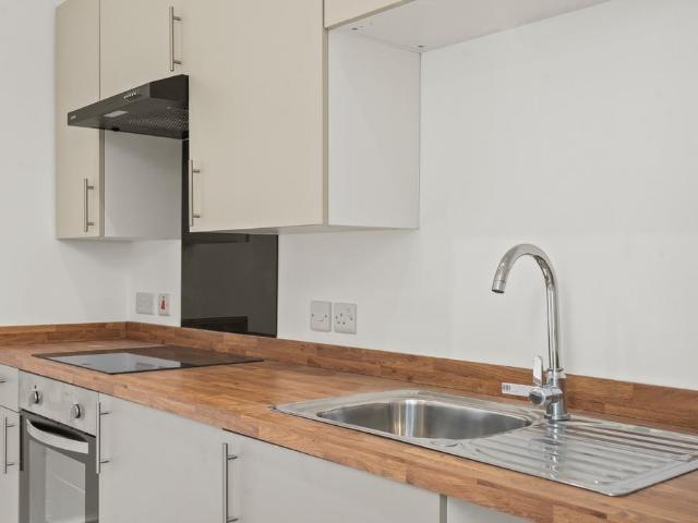 2 bedroom semi detached house to rent