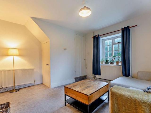 2 bedroom semi detached house to rent