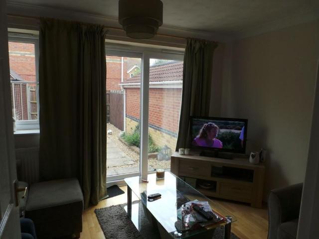 2 bedroom semi detached house to rent