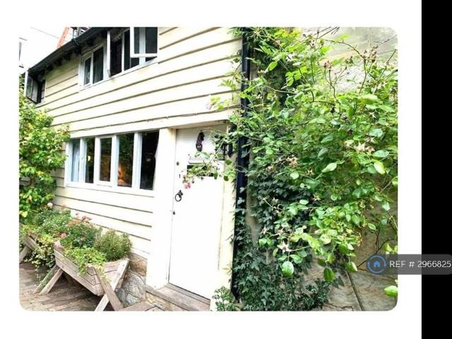 2 bedroom semi detached house to rent