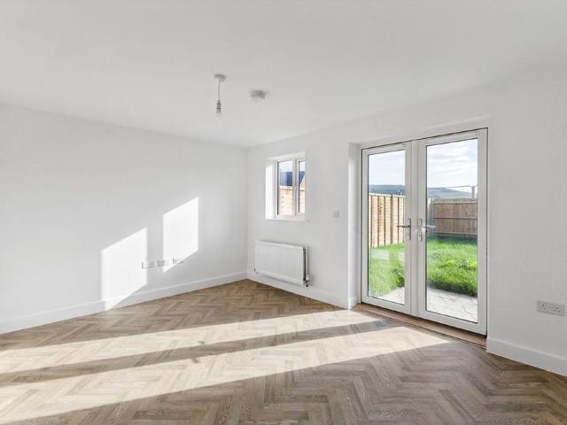 2 bedroom semi detached house to rent