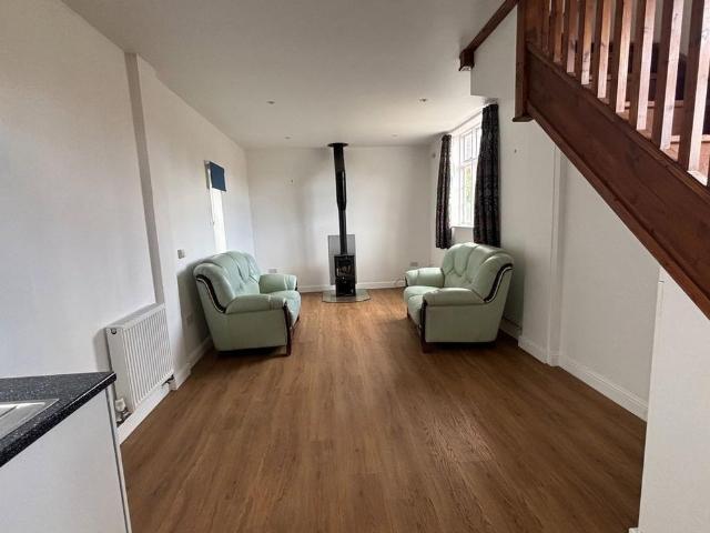 2 bedroom semi detached house to rent