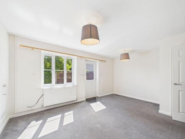 2 bedroom semi detached house to rent