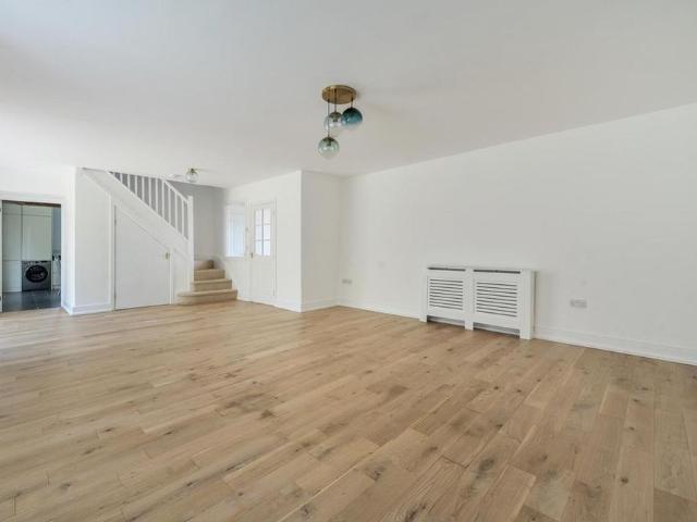 2 bedroom semi detached house to rent