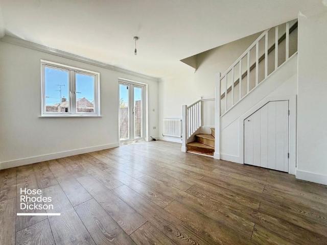 2 bedroom semi detached house to rent