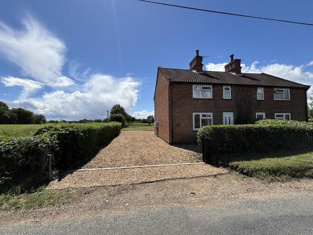 2 bedroom semi detached house to rent