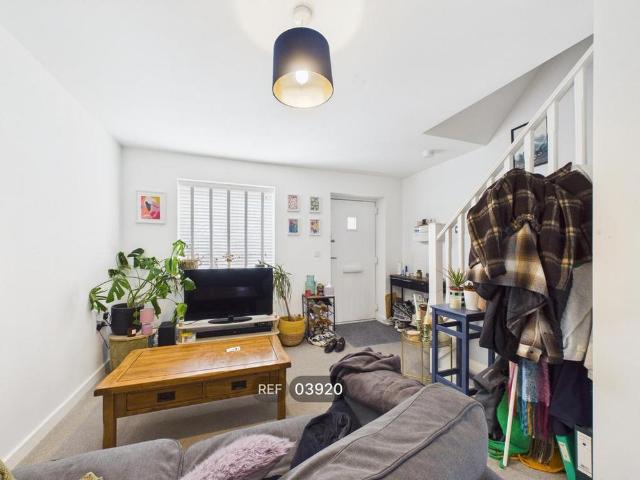 2 bedroom semi detached house to rent