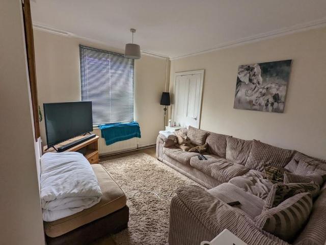 2 bedroom semi detached house to rent