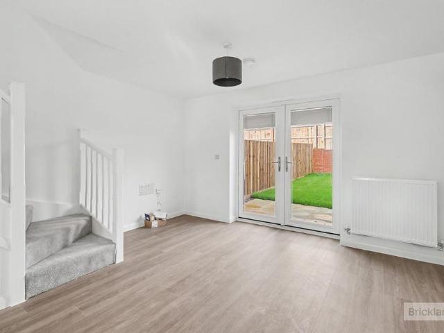 2 bedroom semi detached house to rent