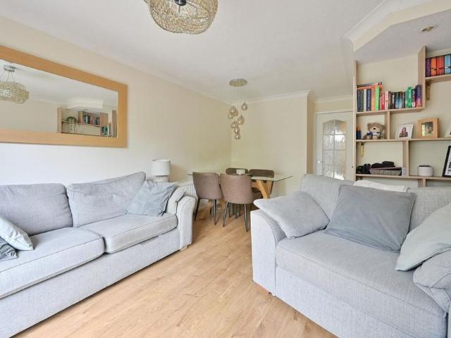 2 bedroom semi detached house to rent