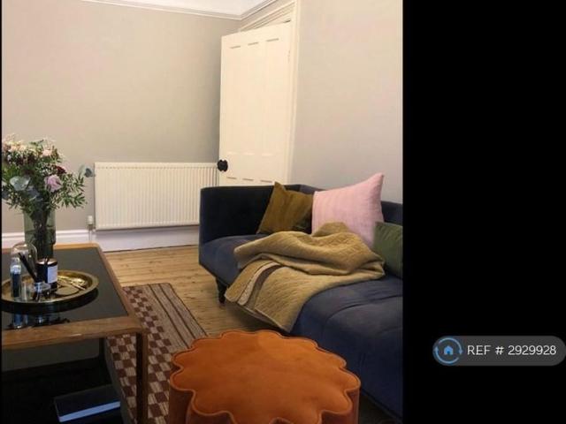 2 bedroom semi detached house to rent