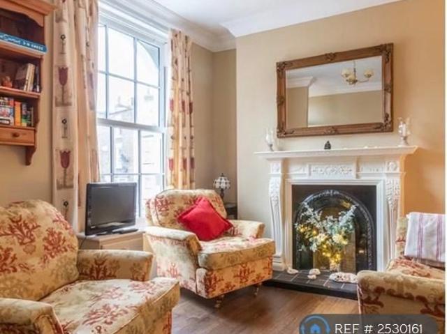 2 bedroom semi detached house to rent