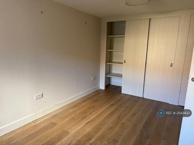 2 bedroom semi detached house to rent