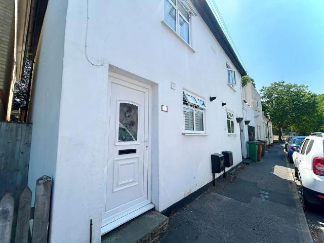 2 bedroom semi detached house to rent
