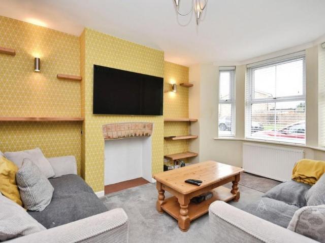 2 bedroom semi detached house to rent