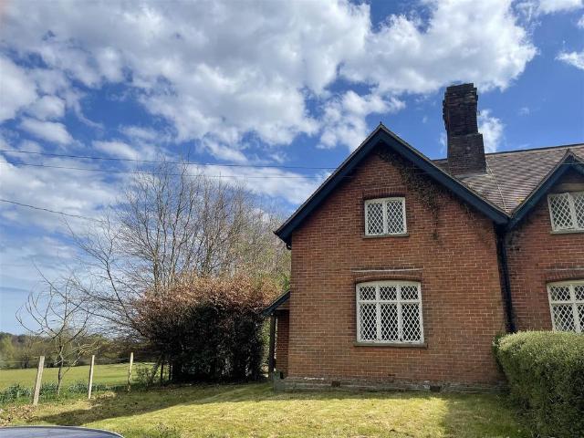 2 bedroom semi detached house to rent