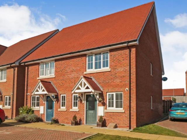 2 bedroom semi detached house to rent