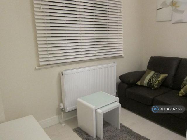 2 bedroom semi detached house to rent