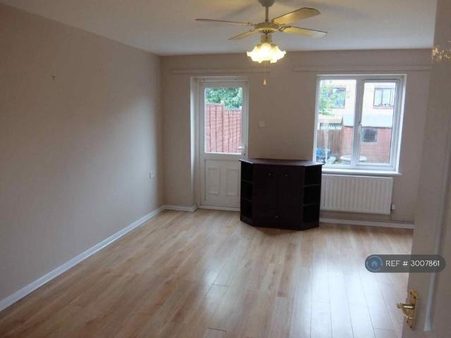 2 bedroom semi detached house to rent