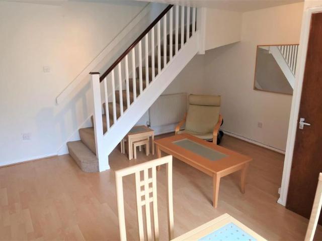 2 bedroom semi detached house to rent