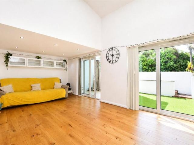 2 bedroom semi detached house to rent