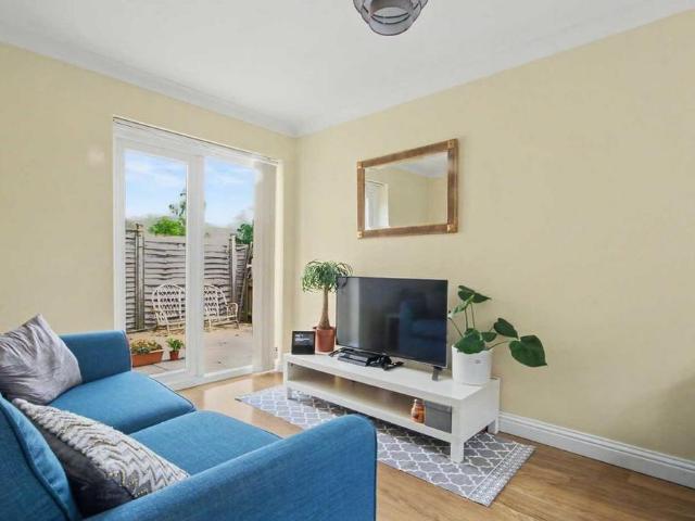 2 bedroom semi detached house to rent
