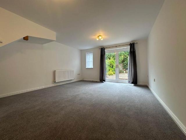 2 bedroom semi detached house to rent